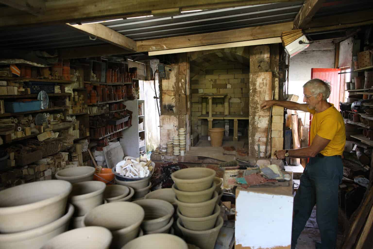 Jonathan Garratt Dorset Potter – Wood-Fired Kiln & Garden Art