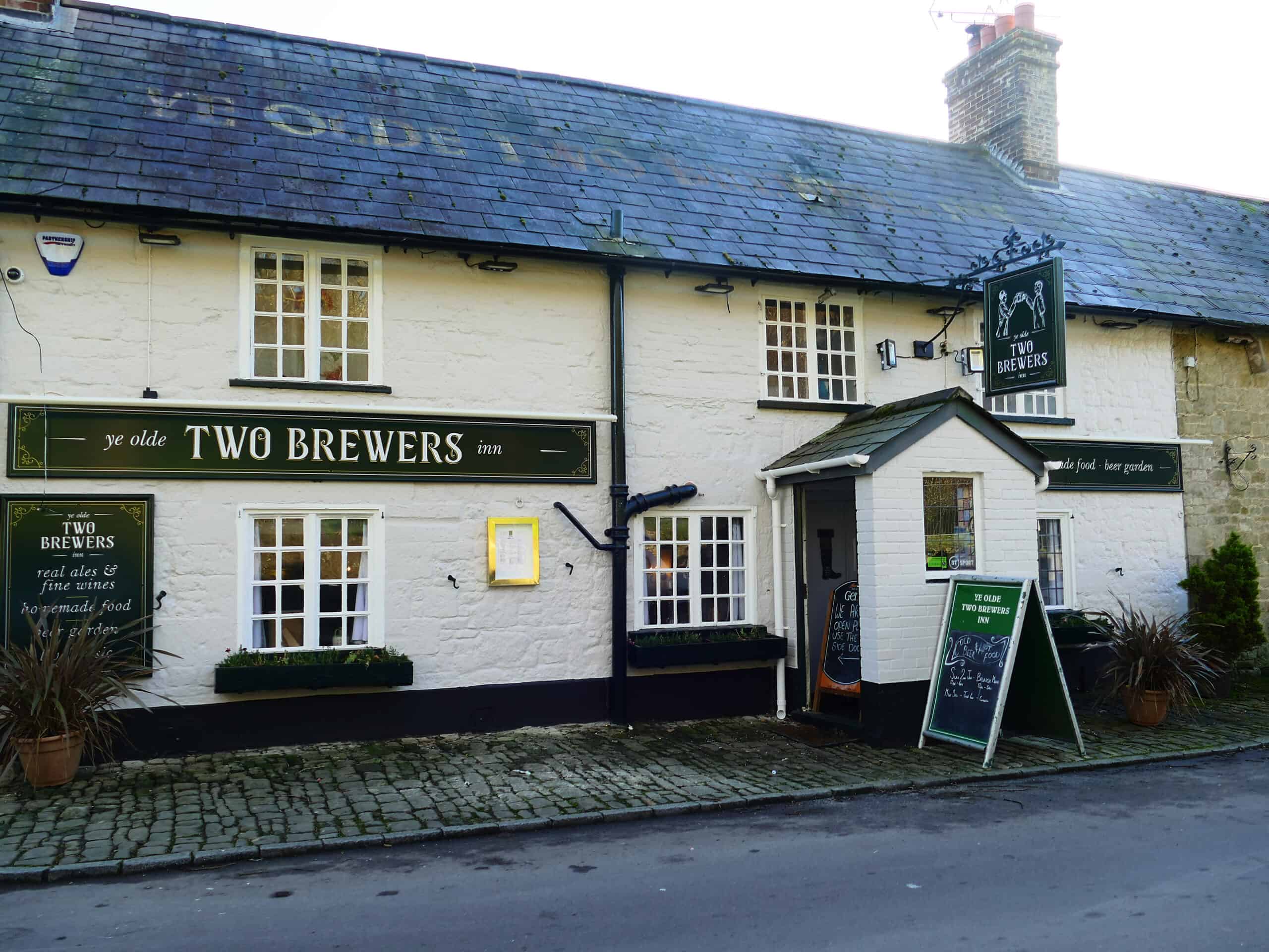 Ye Olde Two Brewers Shaftesbury – Historic Pub at the Foot of Gold Hill